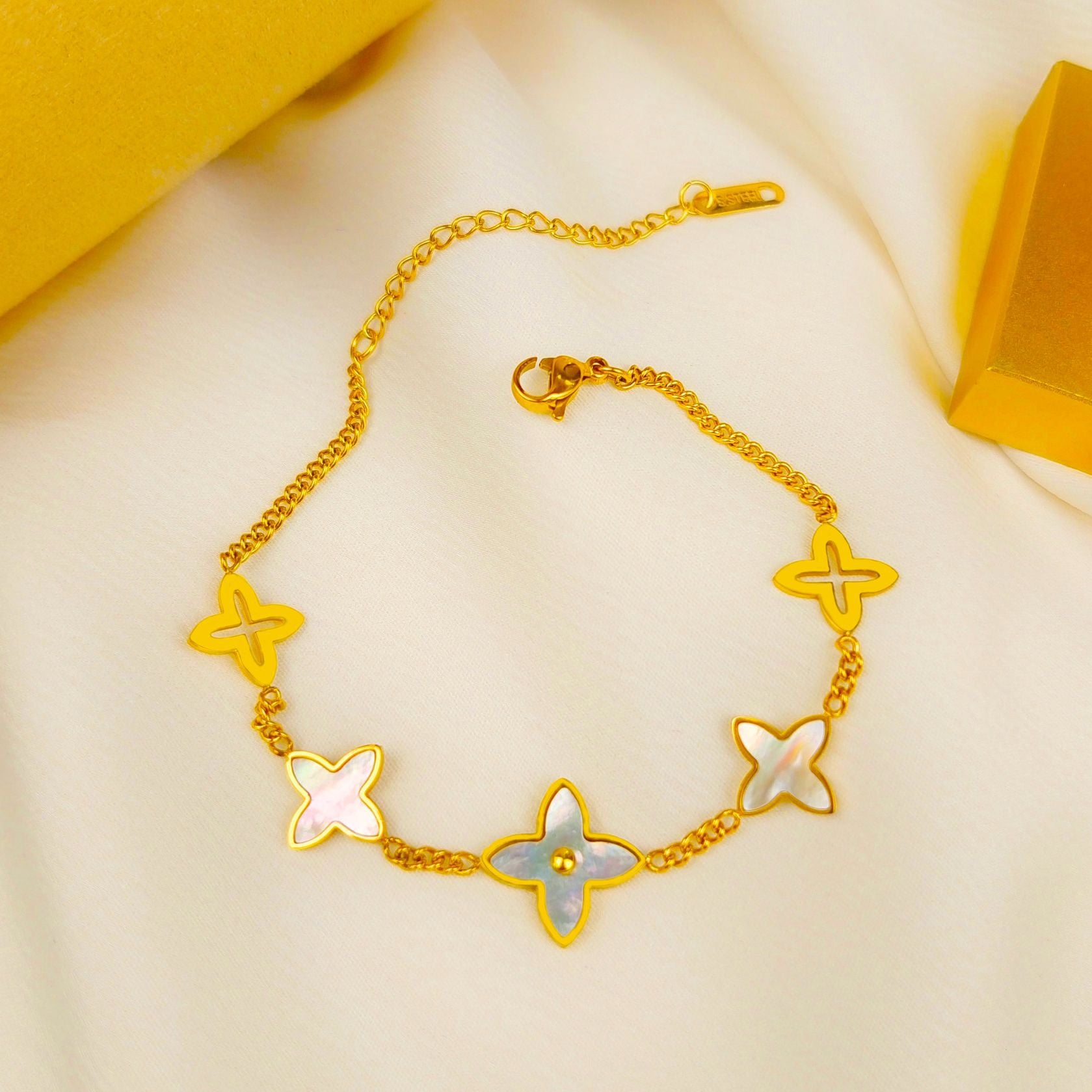 ASTRA® MOTHER-OF-PEARL VINTAGE NECKLACE – Astra®